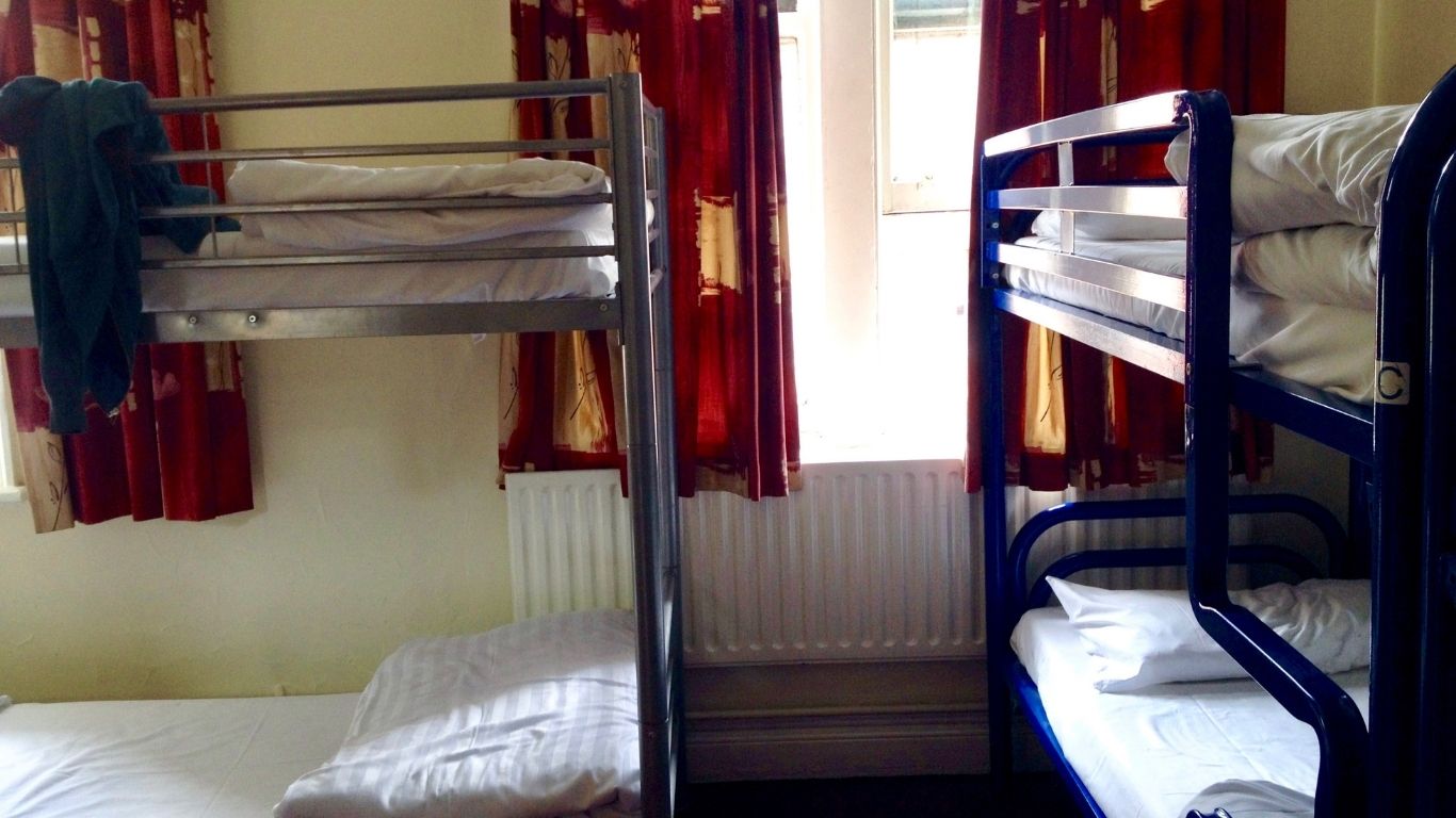Which Is A Better Option Between PG And Hostel - PGs for Boys and Girls ...